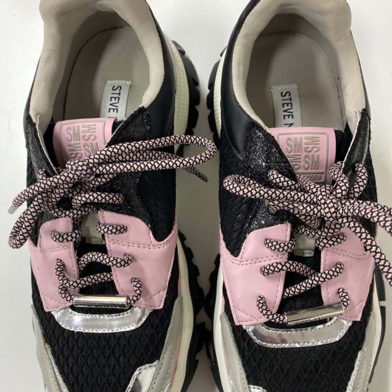Steve Madden Womens Size 8 Black / Pink runners (s)