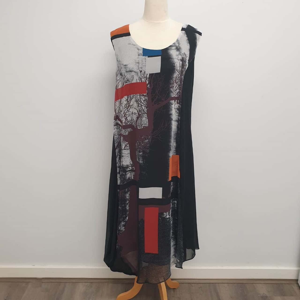 David & Jesse Classy & Elegant Maroon Tree Design With Geo Block ...