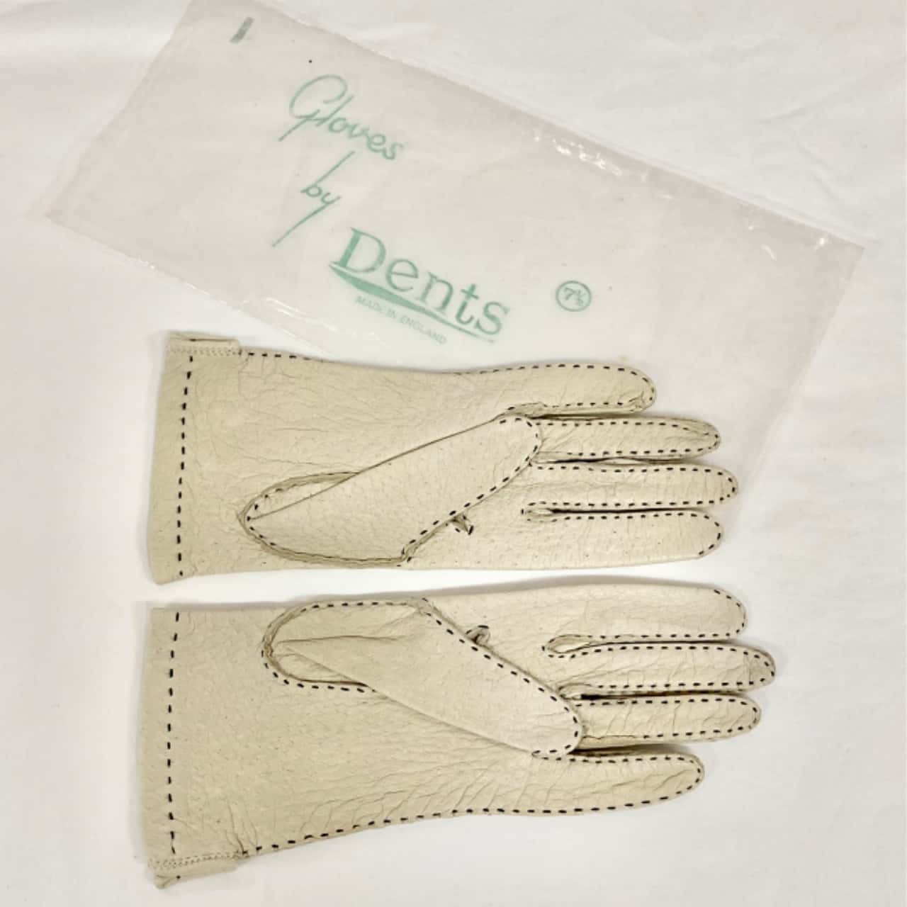 Dent’s England Genuine Hog Skin Size 7.5 Gloves in Original Packaging (s)