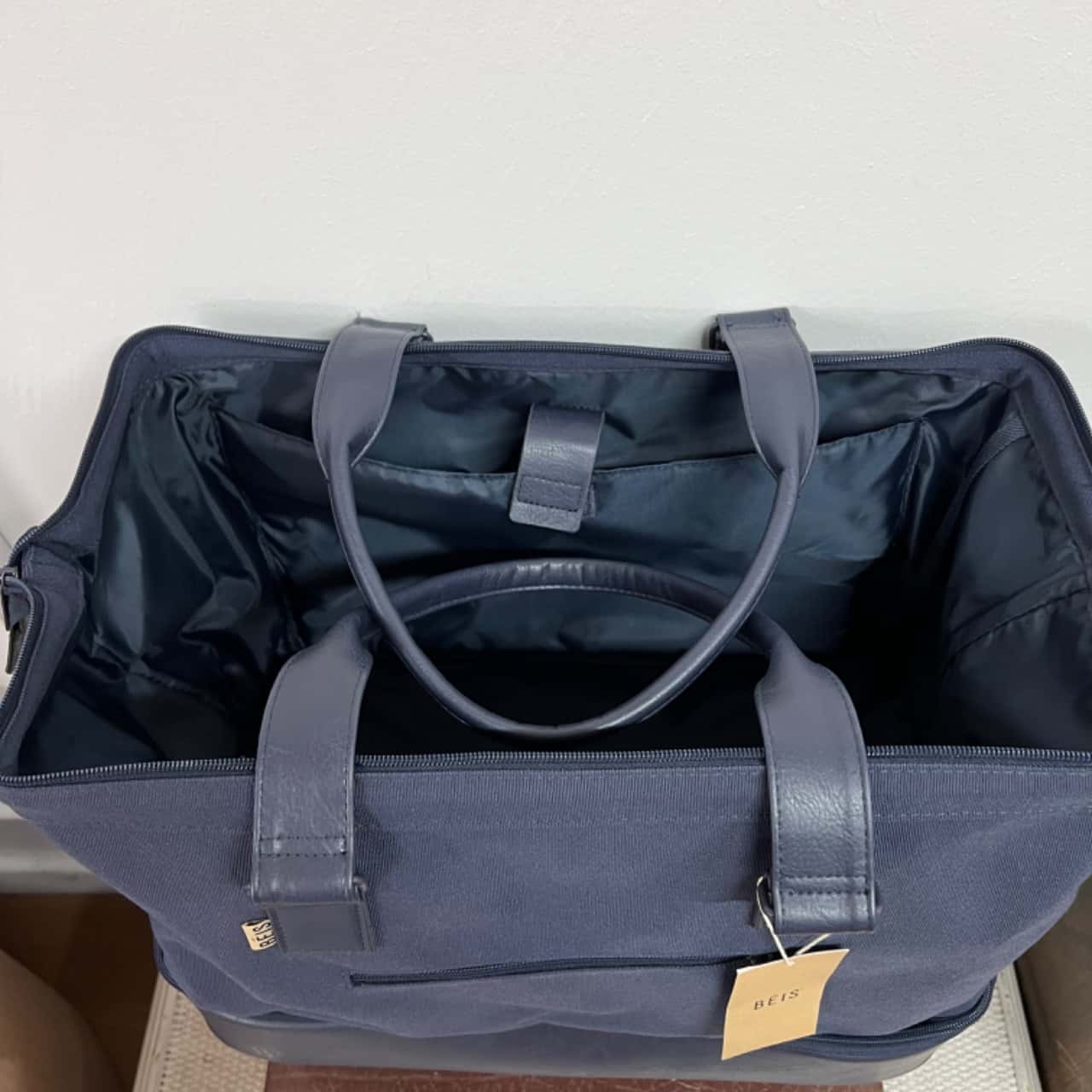 BNWT Beis duffle overnight bag (s)