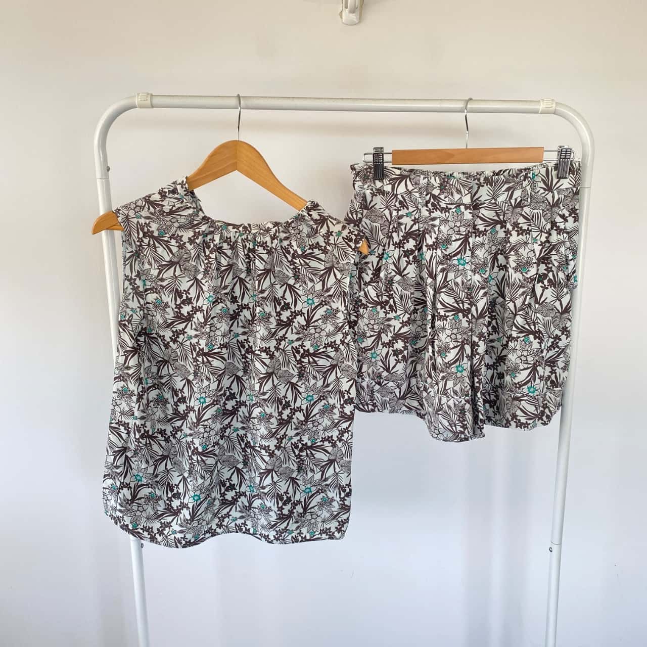 Scanlan Theodore Floral Green Sleeveless Palm Tank Silk Top And Shorts ...