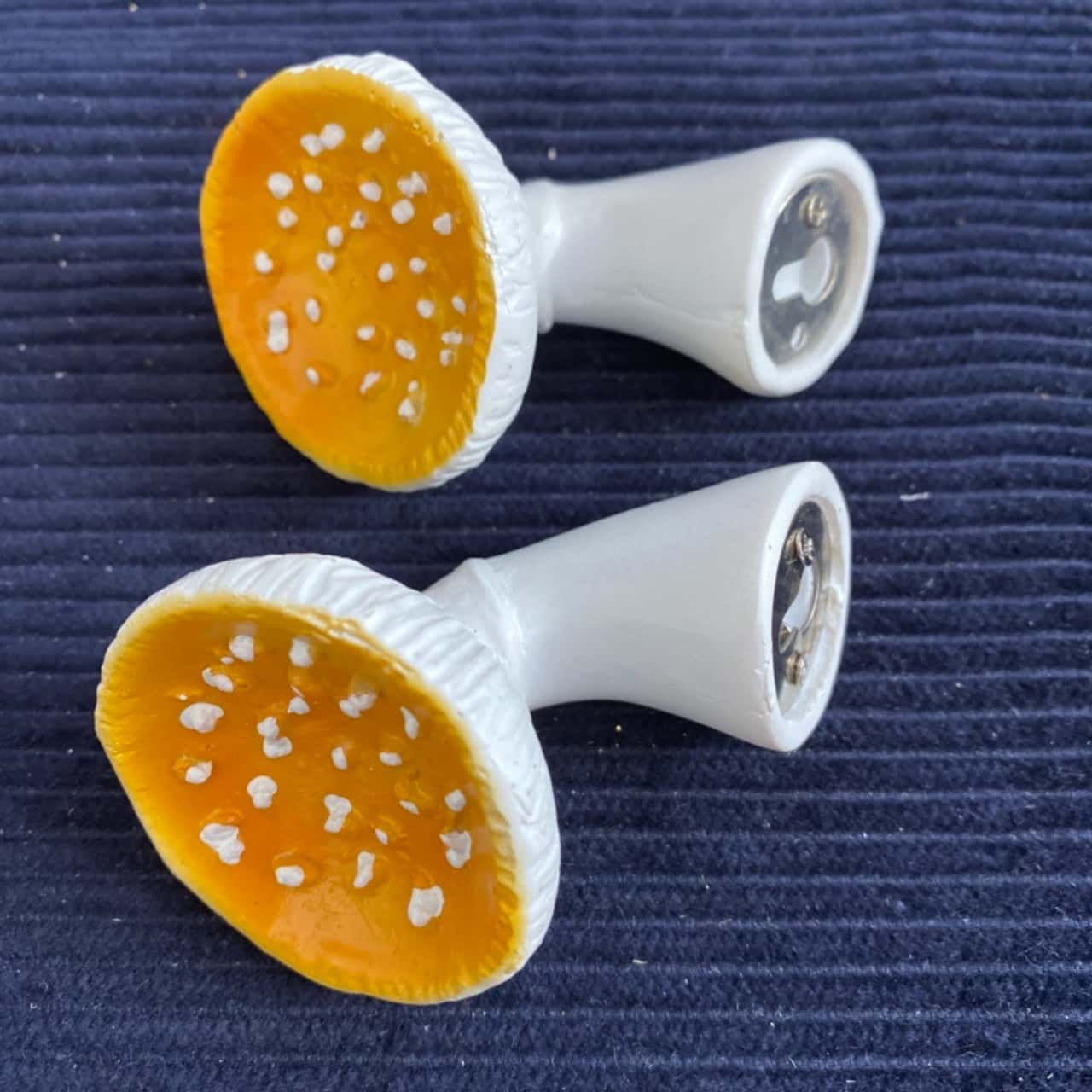 2 x mushroom hangers/handles (s)