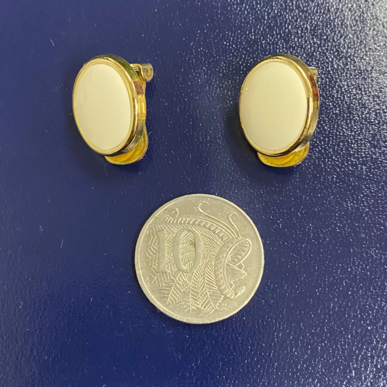 Womens Vintage Cream Centred Oval with Gold Tone Rim Clip On Earrings ...
