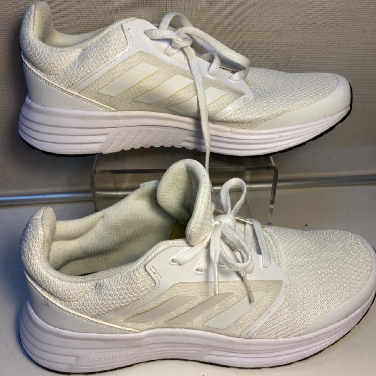 Unisex White shoes 9(s)