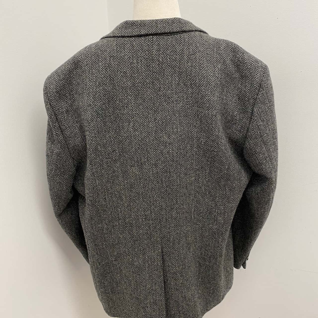 Freedman Macquarie Tweed Jacket. Fits chest 112cm. Waist 99 cm.(s)