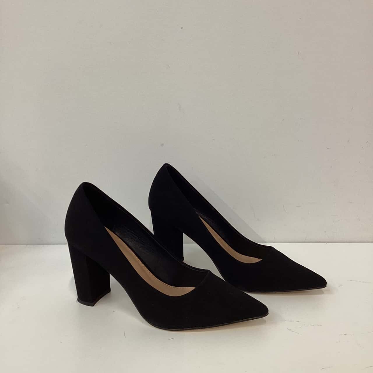 Novo Core Heels Size 8 Black