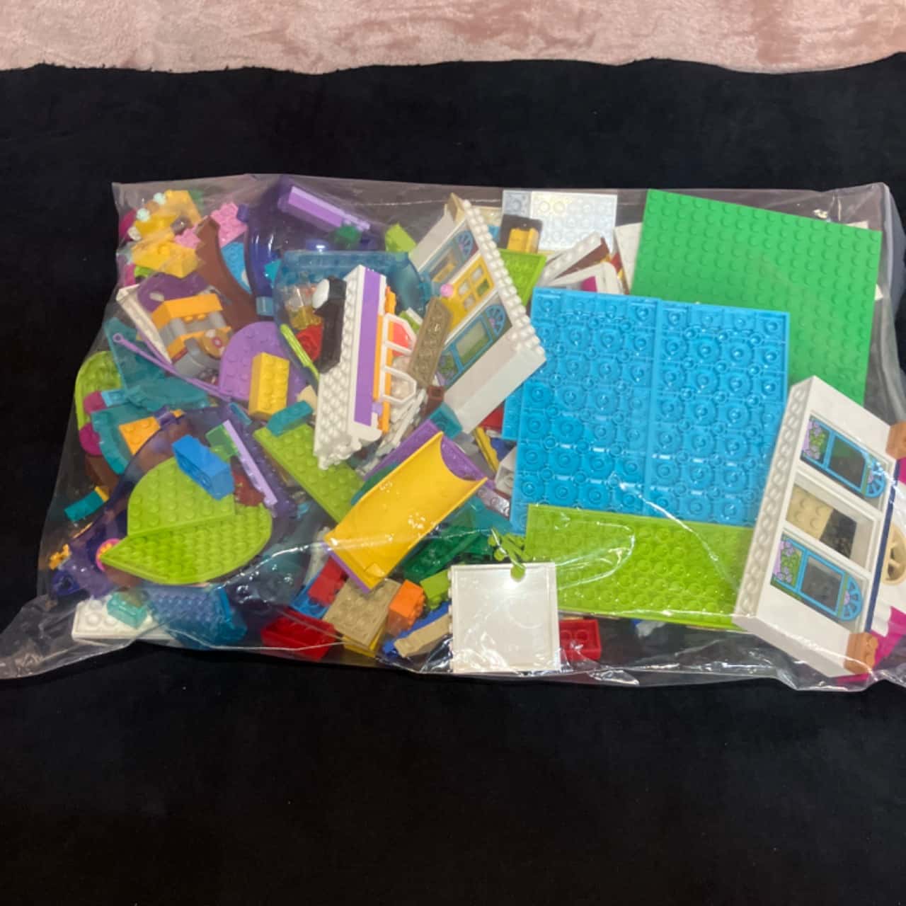 1kg genuine Lego - Friends Themed