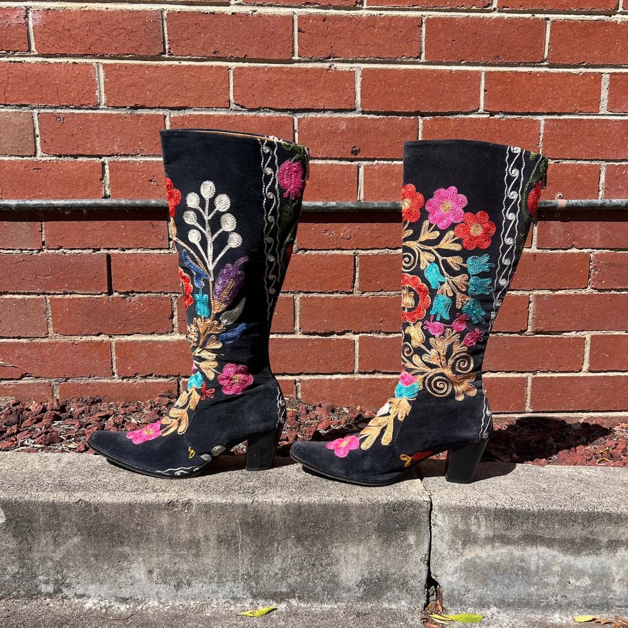 SPECTACULAR Womens Embroidered Size 42 Boots Black / Suzani Style(s)