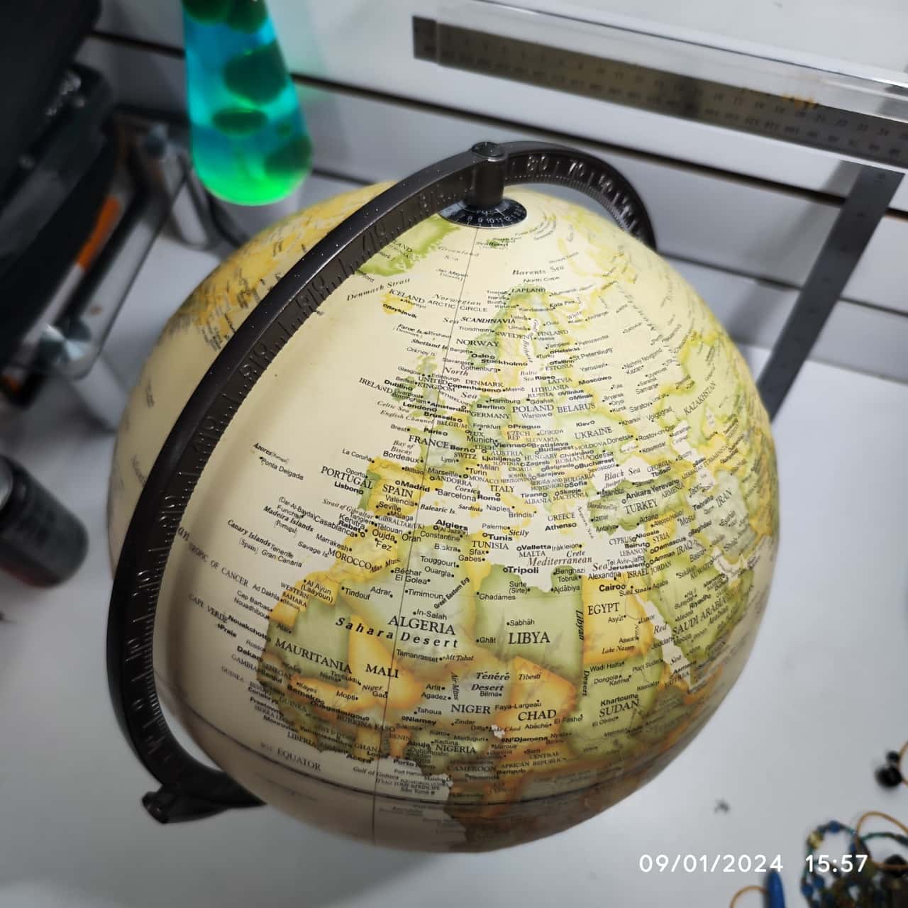 Globe of Earth (s)