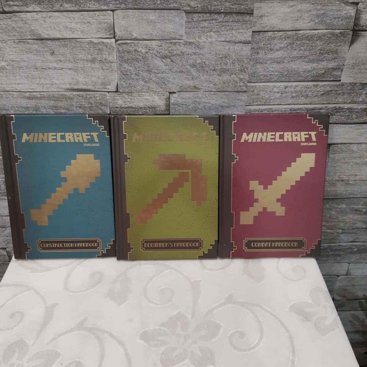 3x Minecraft handbooks