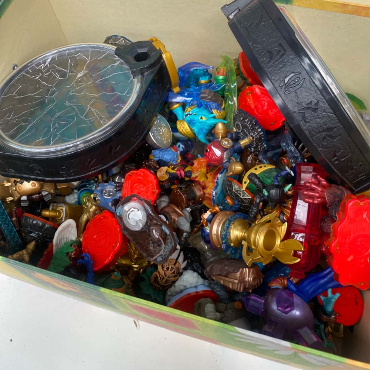 Assorted skylanders & skylander trap team mobile x2