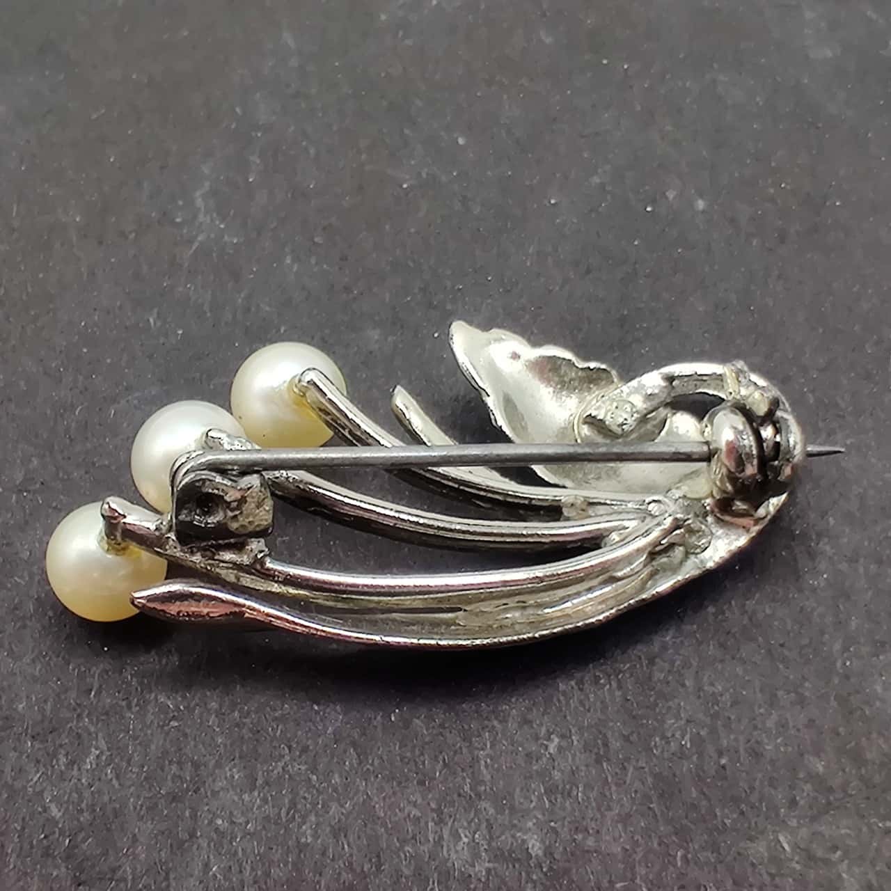 Vintage Silver Leaf Pattern Brooch With 3 Real Pearls In Presentation ...