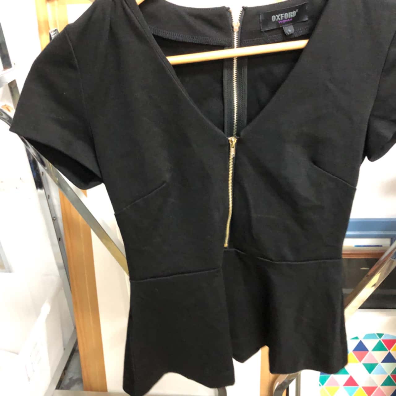 Oxford Size 6 Black double zip top with flaw