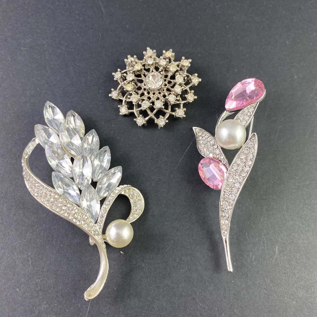 Beautiful Vintage Rhinestone Womens Brooches(s)