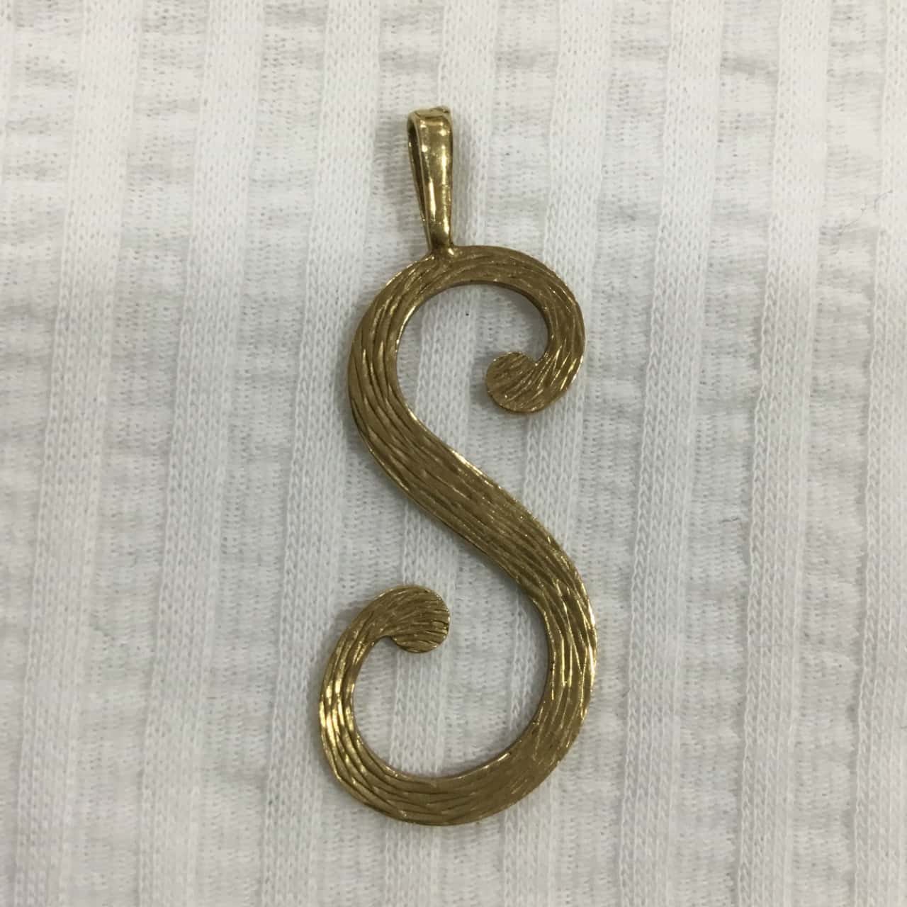9CT 9K 375 Gold Letter S Pendant with etching 1.98g Length 4cm