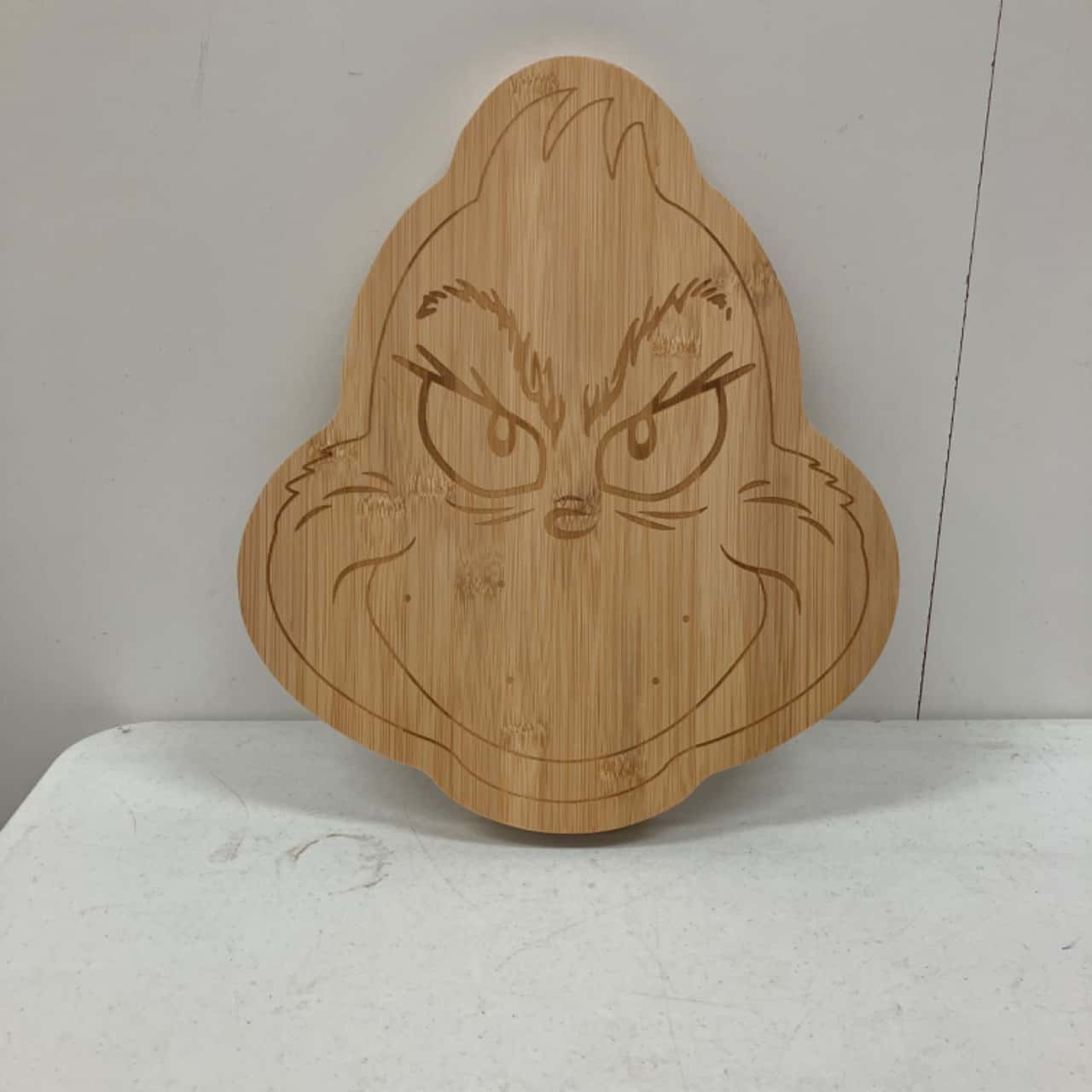 The Grinch Bamboo Board W/Serving Tools(s)