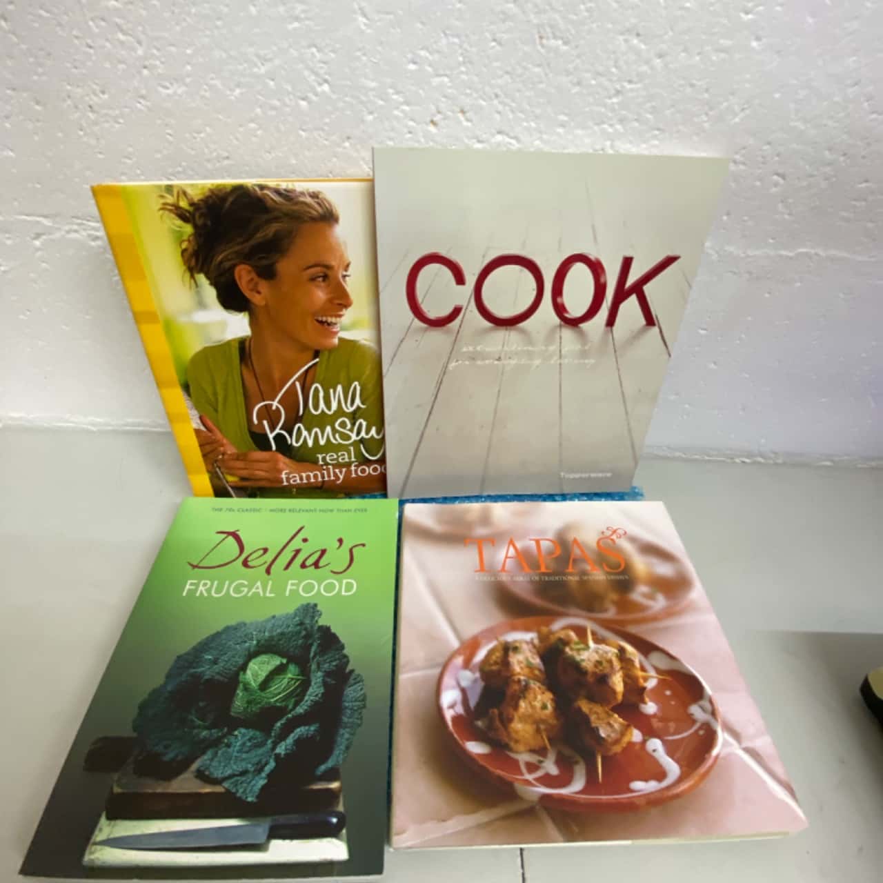 4 cookbooks (s)