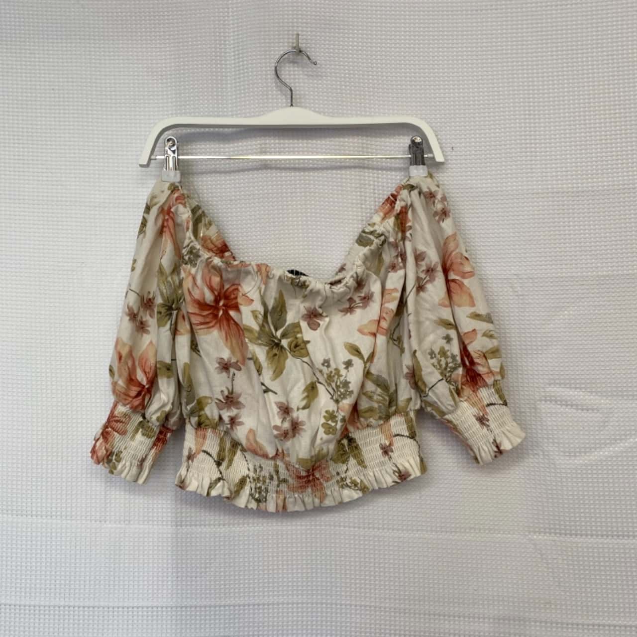 Elliatt Womens Size M Cropped Floral Top