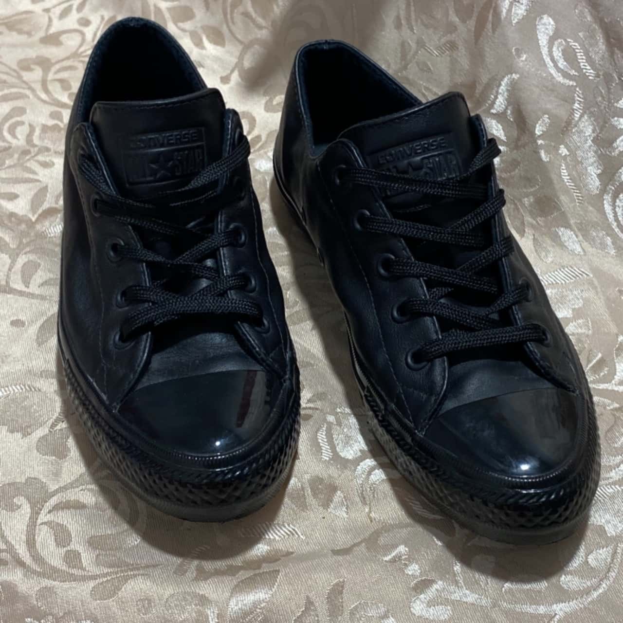 Converse Unisex Size 7 (s)