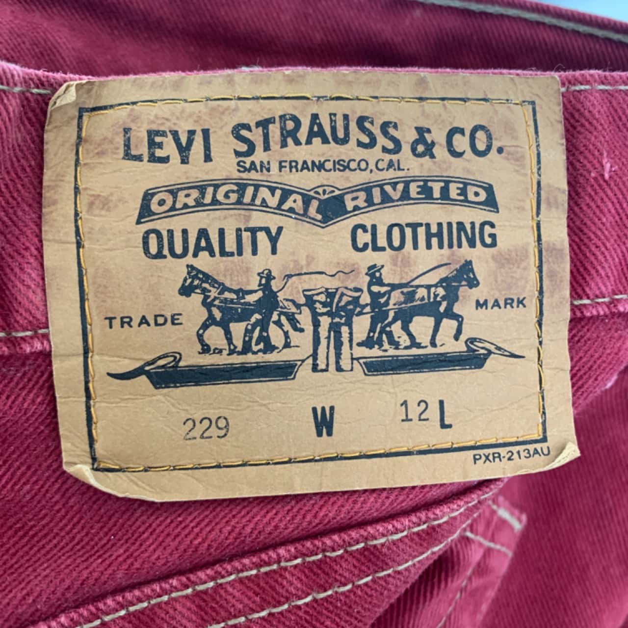 Levis Men’s Small Cherry Red Straight Jeans (s)