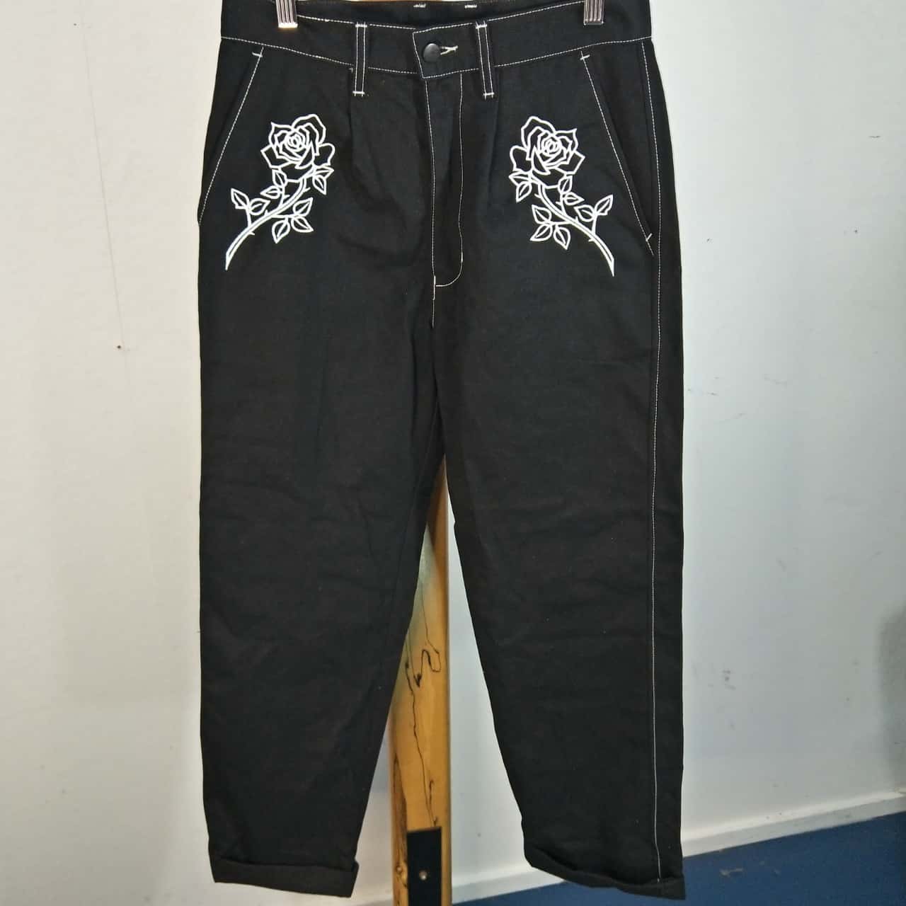 Reigner Jeans White Roses Stitched on front Pockets Men Straight Jeans ...