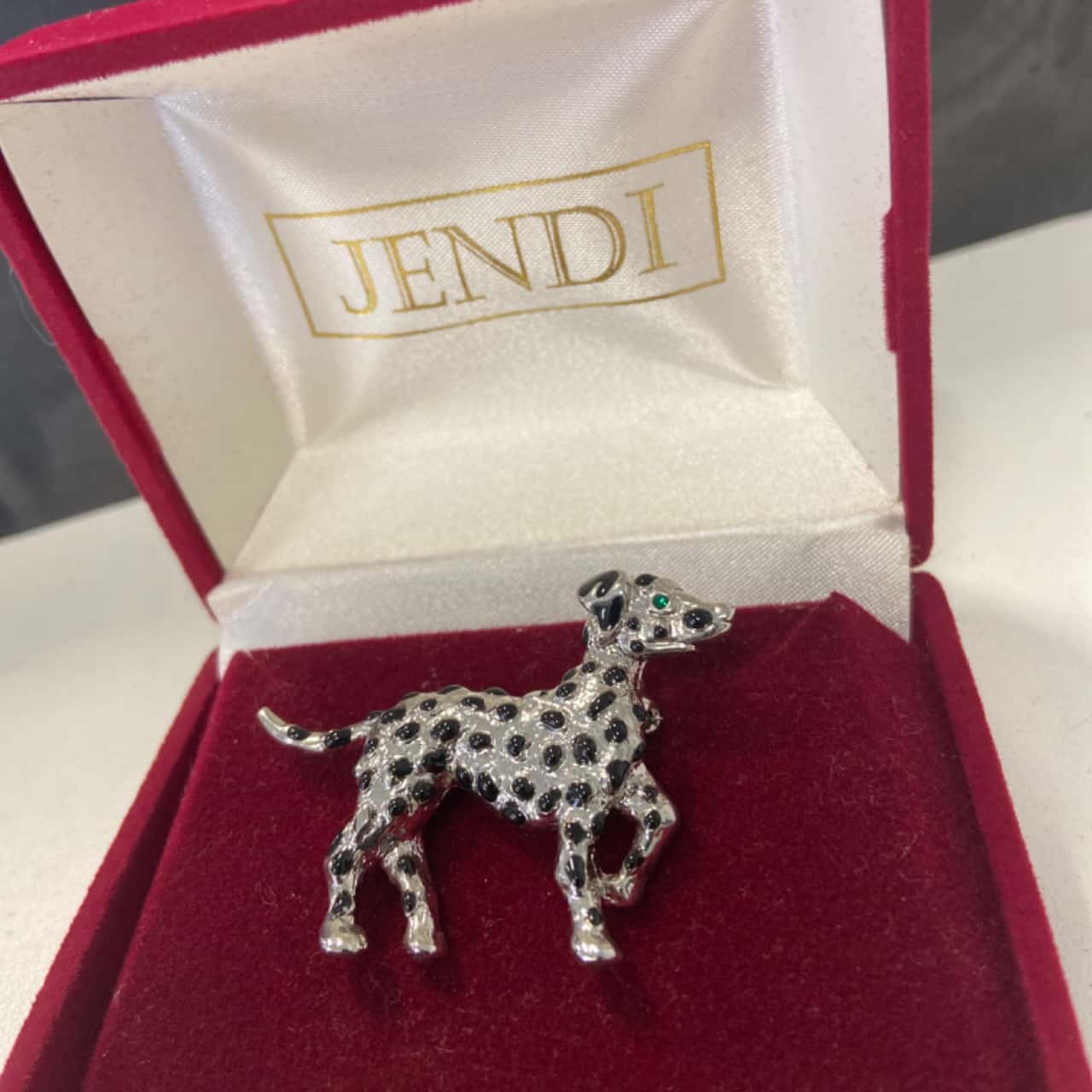Jendi Dalmatian brooch new(s)