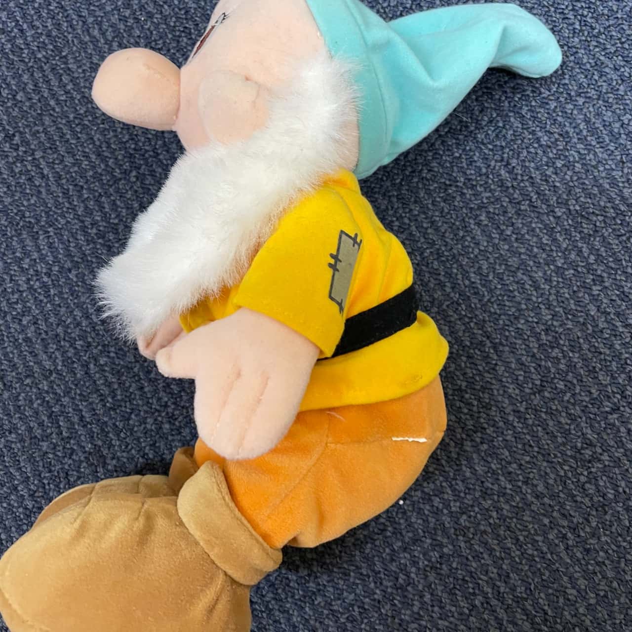 Stuffed toy: "Bashful" dwarf (Sleeping Beauty)