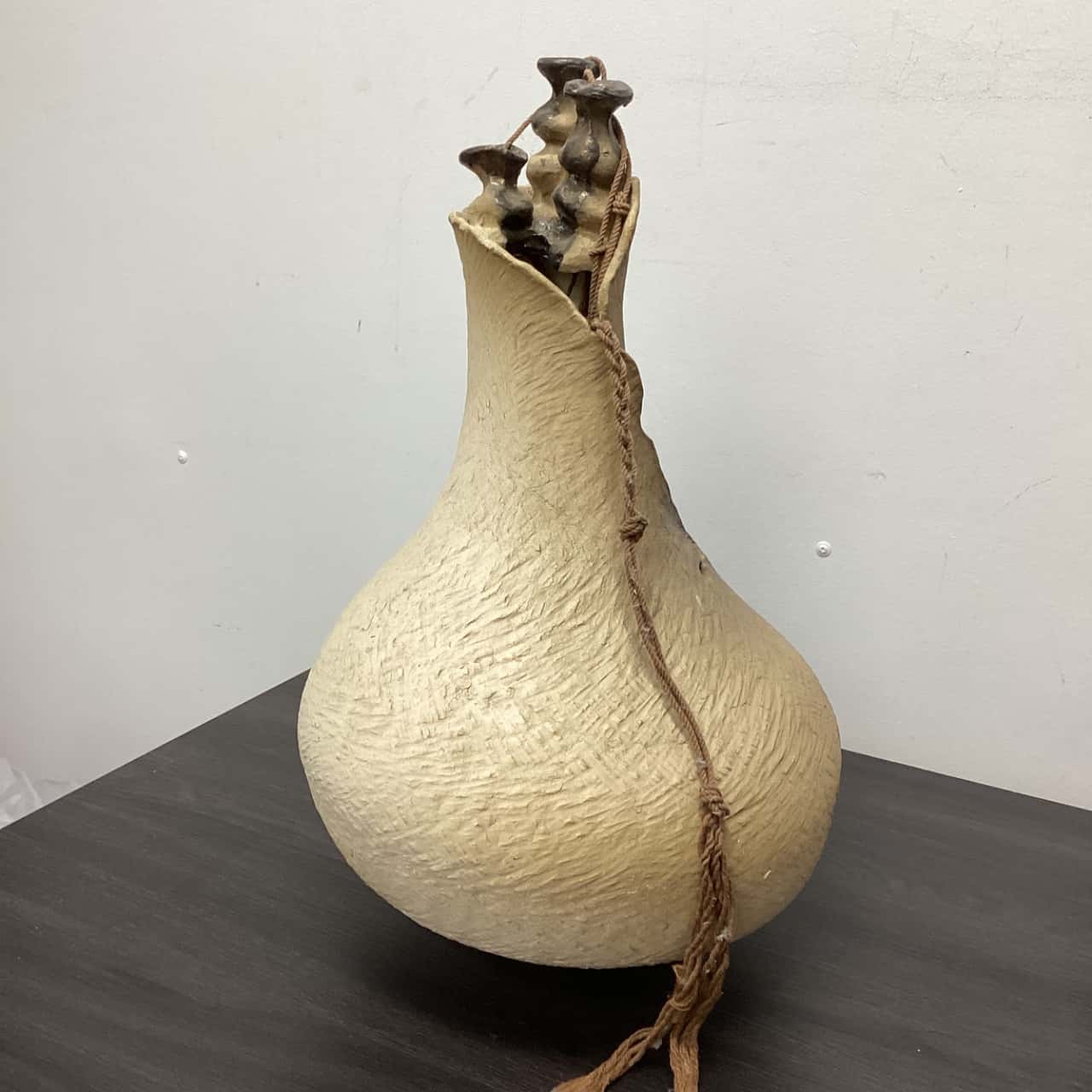 Clay/Ceramic Pot/vase/vessel(s)