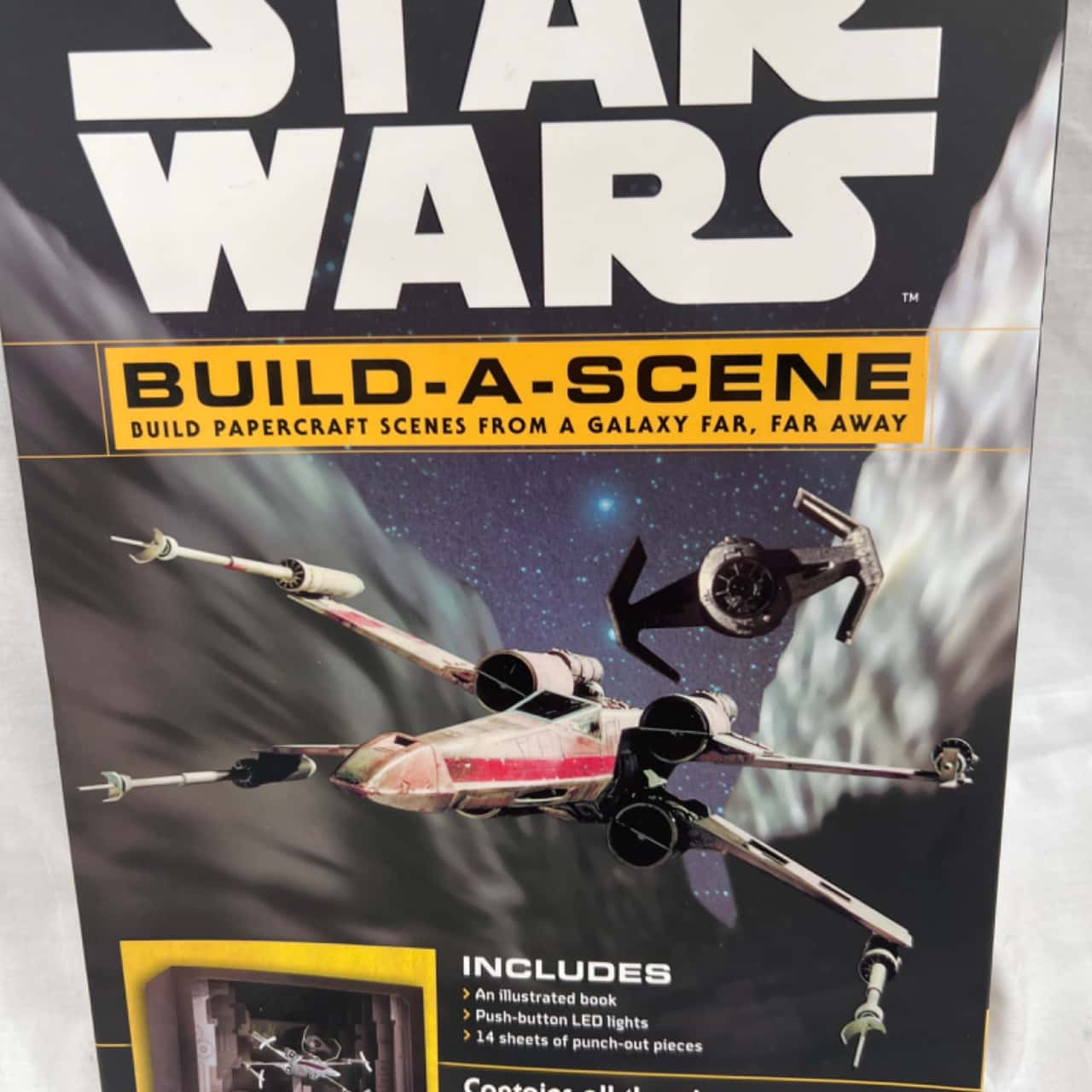 Star Wars: Build a Scene: Build Papercraft Scenes from a Galaxy Far ...