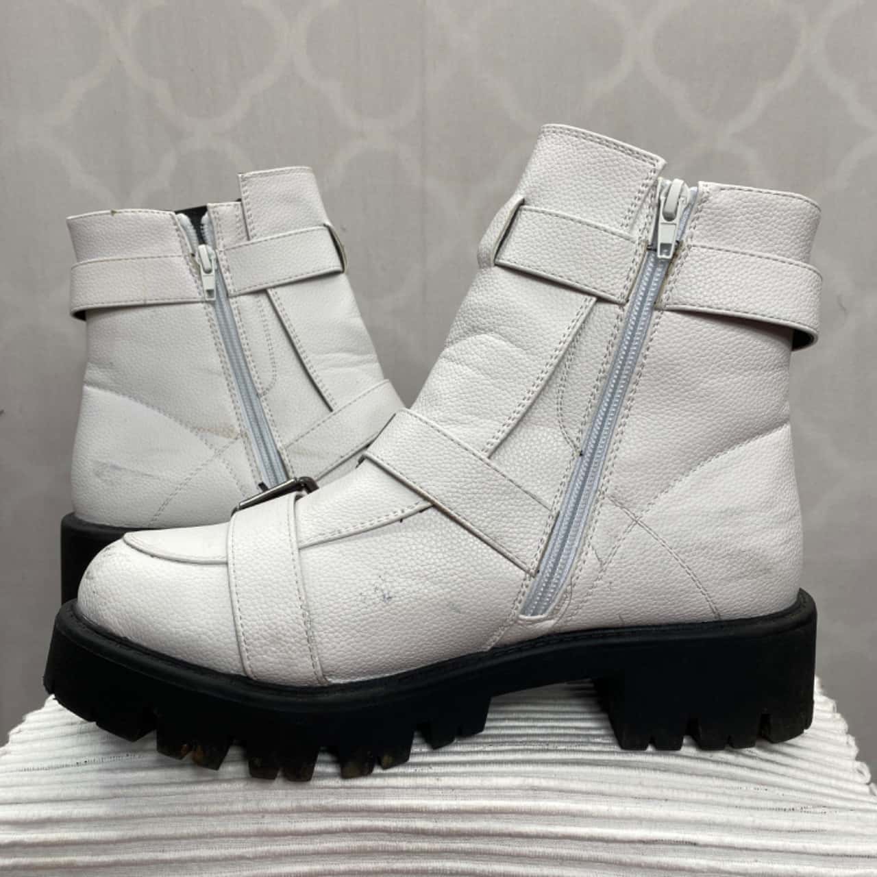Women's Krush Size 8 White Ankle Combat Boots(s)