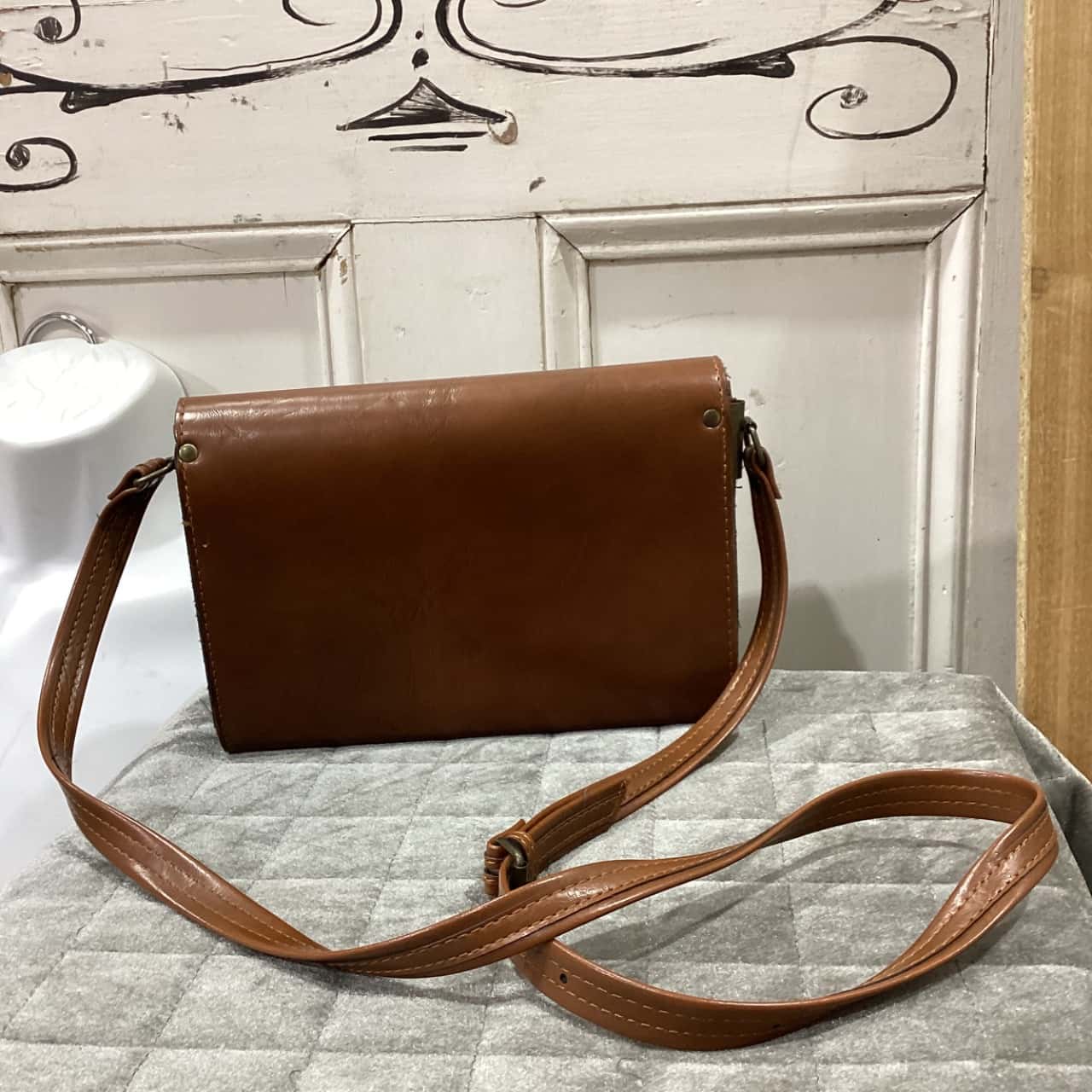 A RARE FIND!! TOSCA BRAND!! STUNNING HANDBAG! Womens Handbag Brown (s)