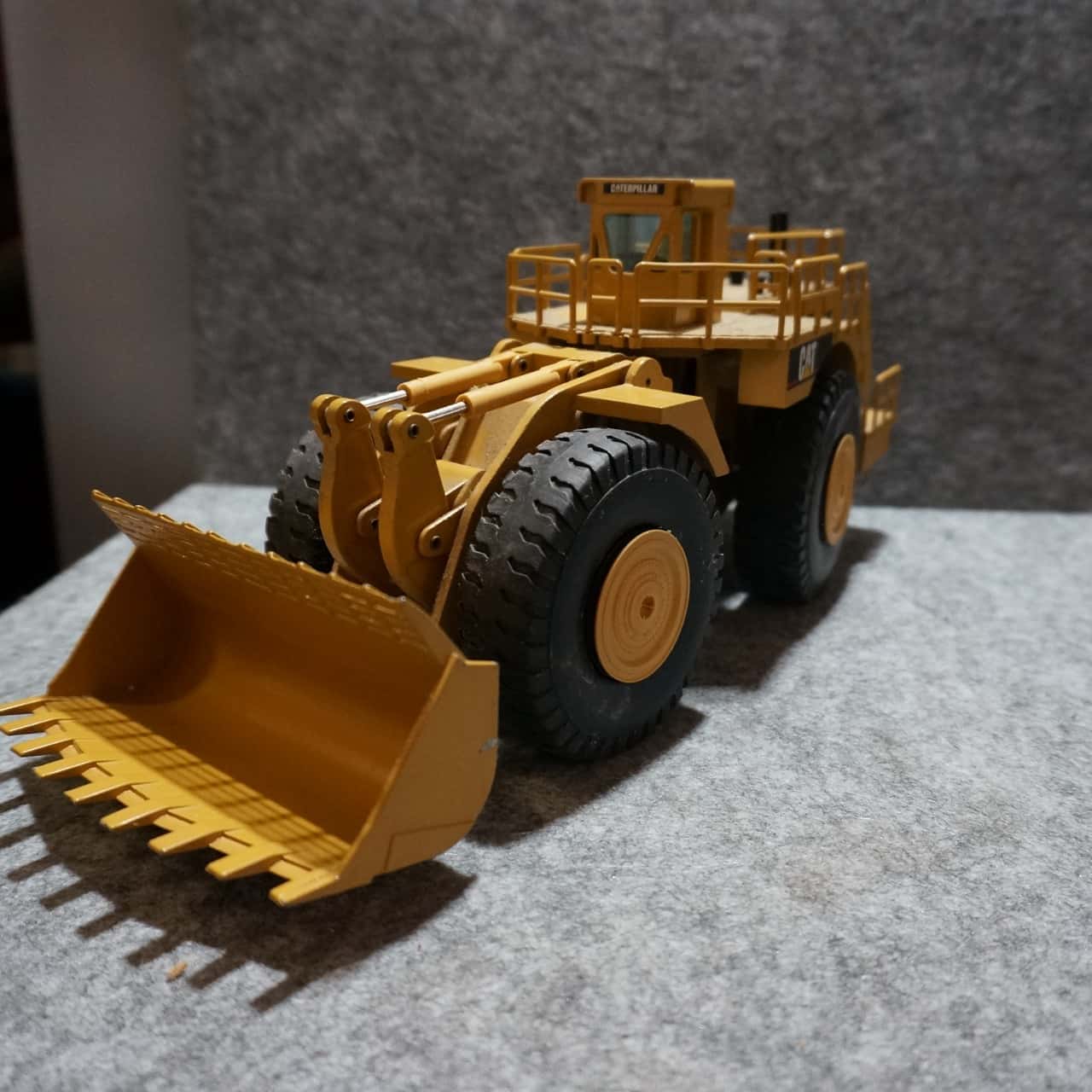 CAT 994 - Wheel Loader NZG Models 1/50 Scale Die-cast 366. Made in ...