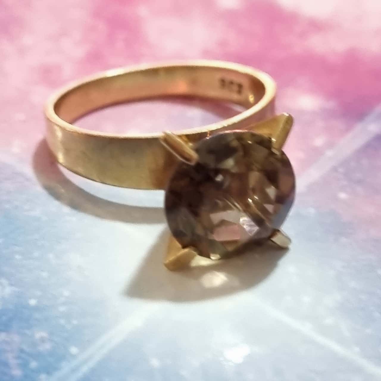 Womens 9ct Gold ring - 375 - 3.9 grams(s)