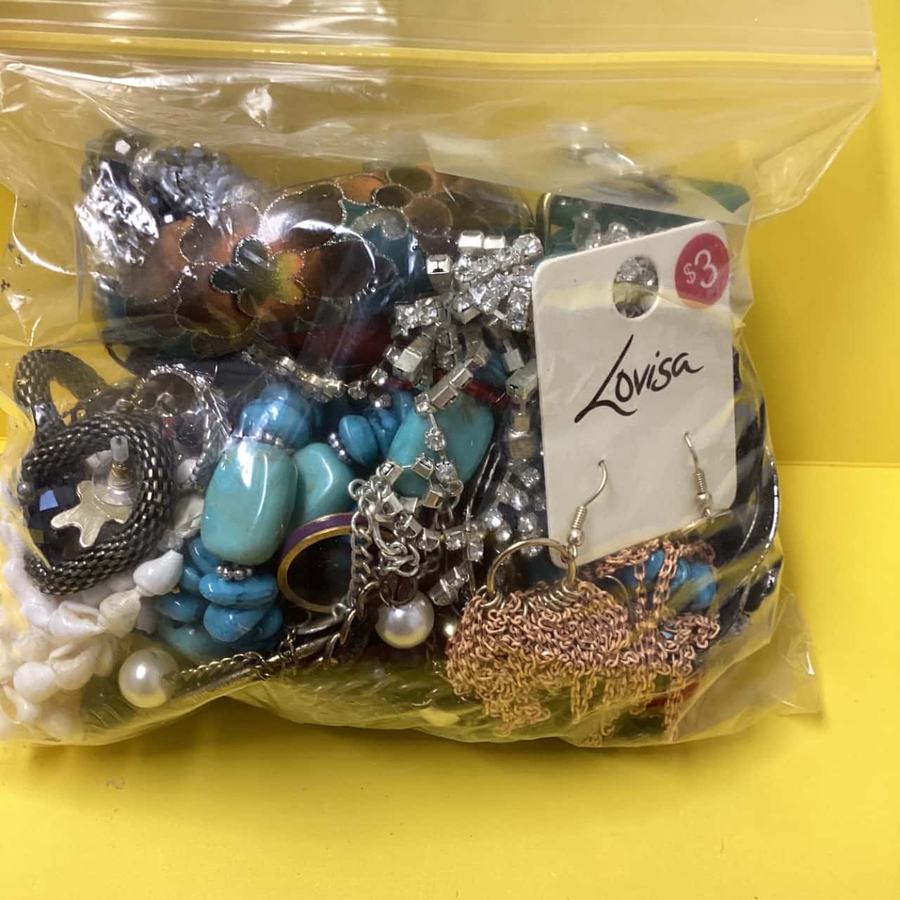 Bag of assorted jewellery (5)