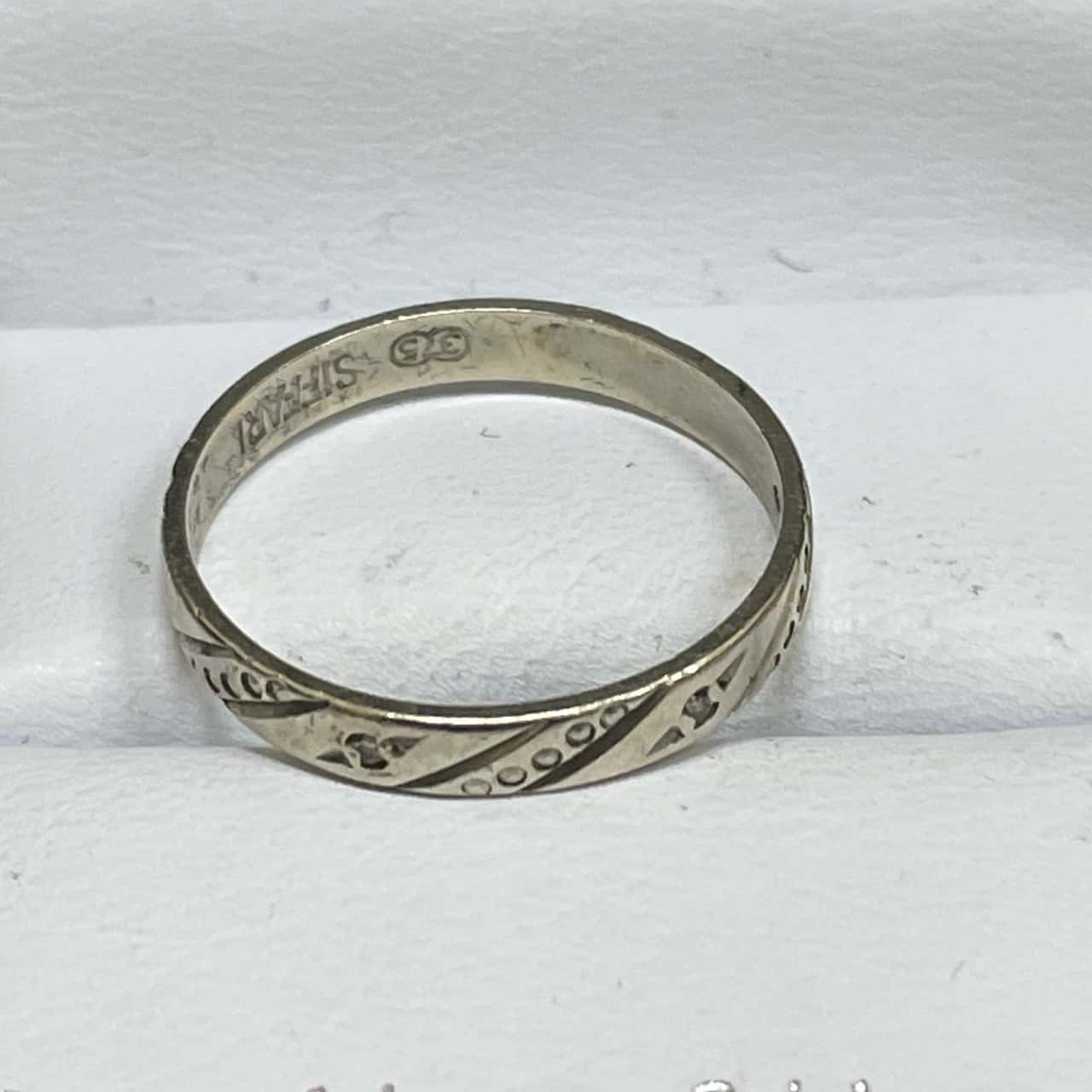 Women's White Gold 9Kt (375) Ring with tiny white stones (s)