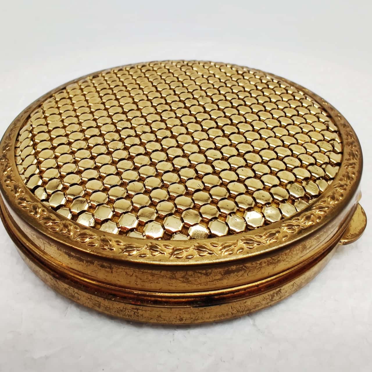 Vintage Glomesh Style Powder Compact Gold (s)