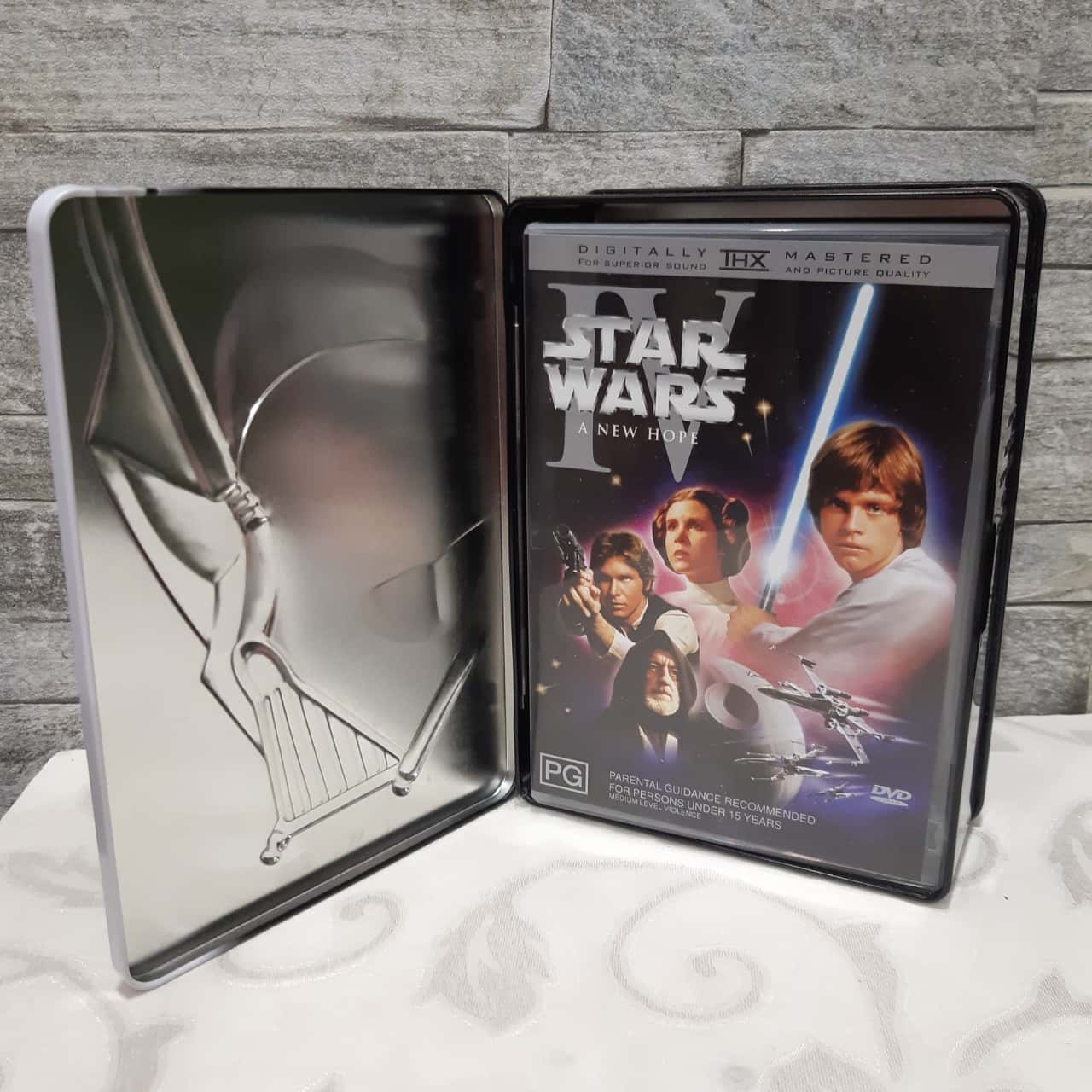 Star Wars Trilogy 4 DVDs in Tin Box
