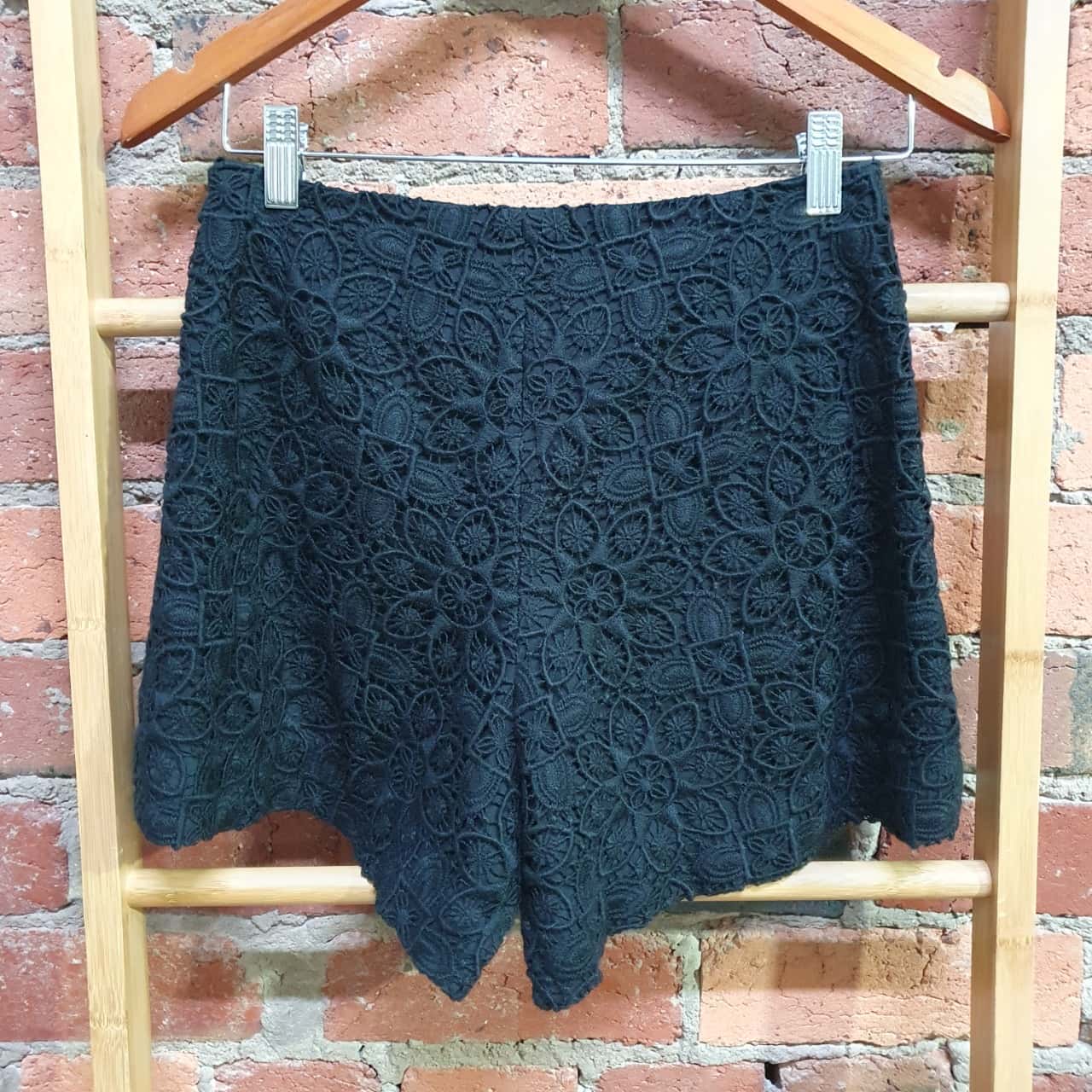 Scanlan Theodore Womens Size 6 Black Lace Shorts