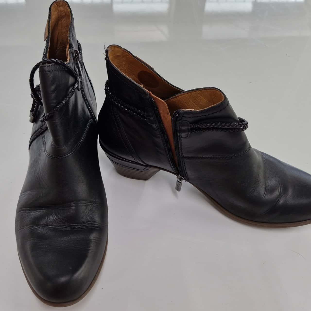 Womens Size 42 Black Leather Boots(s)