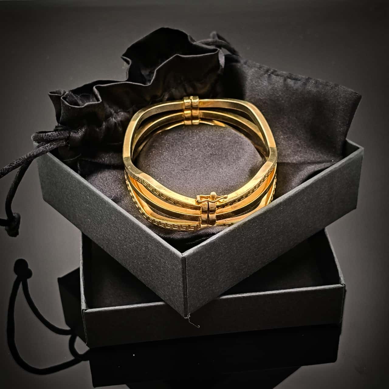 Stunning "Greek Key" Meander Design On Ornate Copper Filled 375 Gold ...