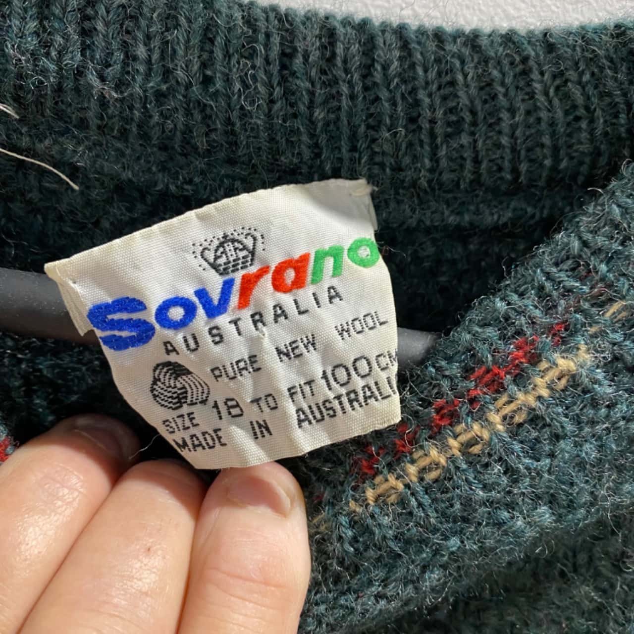 Sovrano. Mens Size 18. Vintage Jumper. Dark Green Patterned. 100% wool. (s)