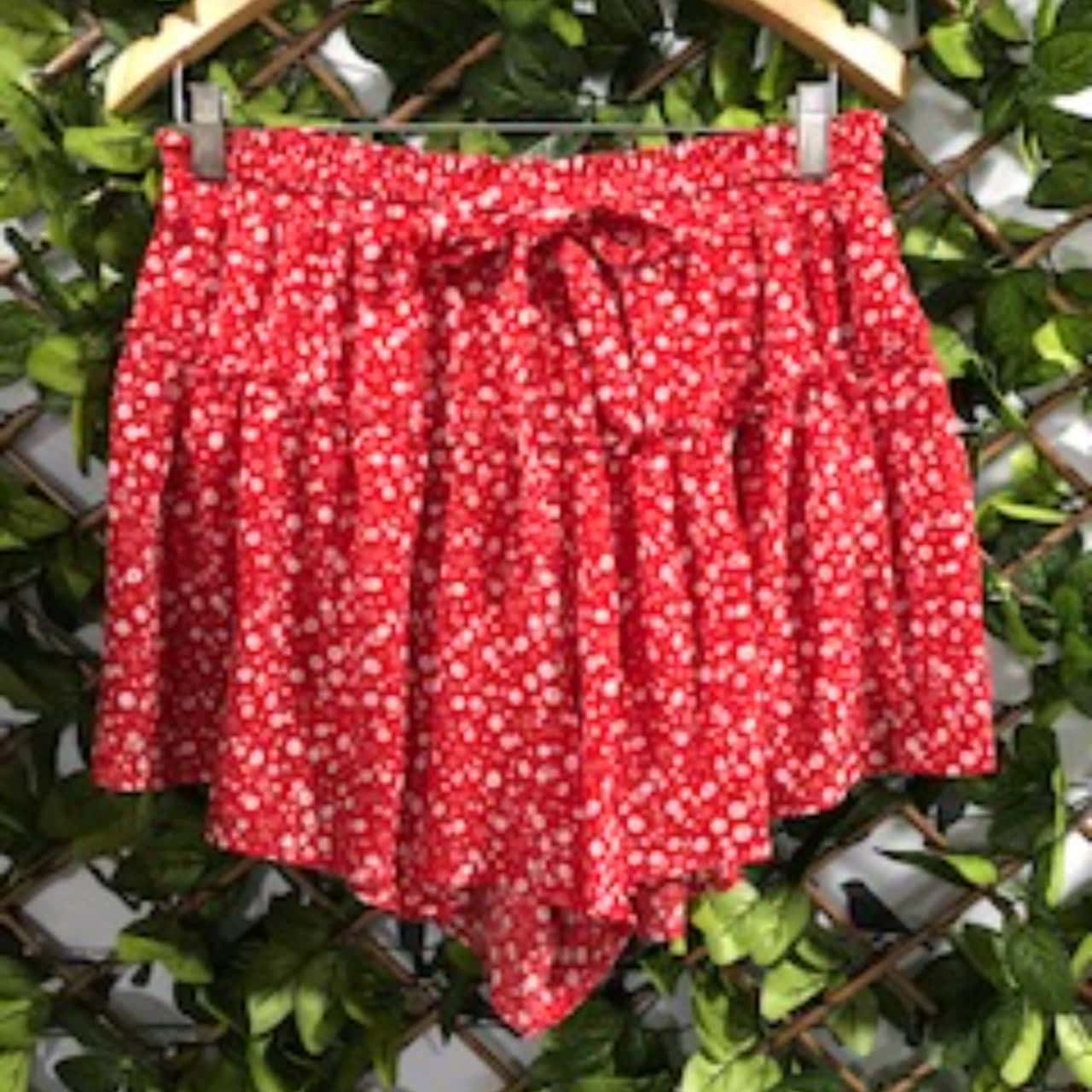 Womens Size 14 Floral/Red/White Shorts(s)
