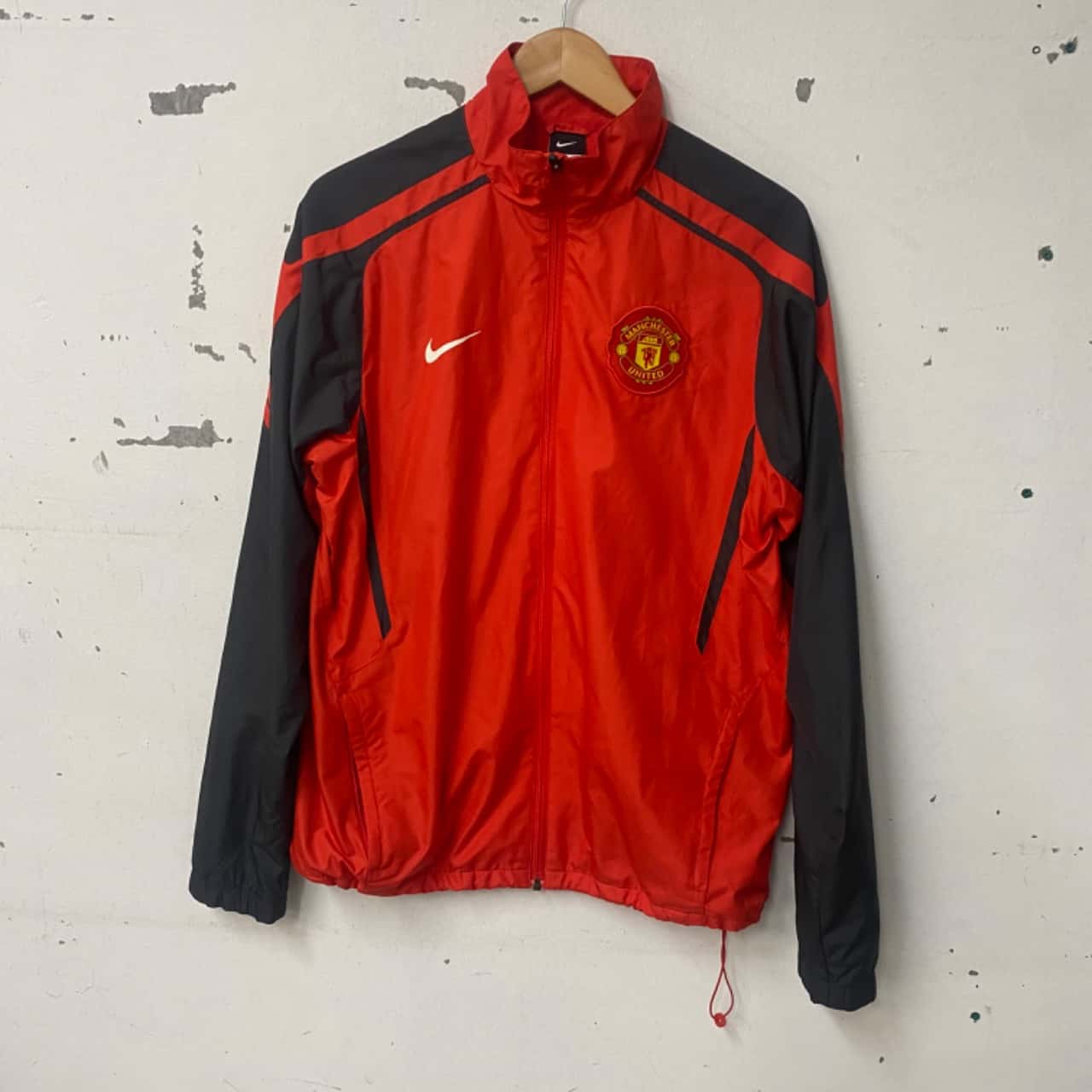 Nike Womens Size M Front Zipper Black / Red Manchester united