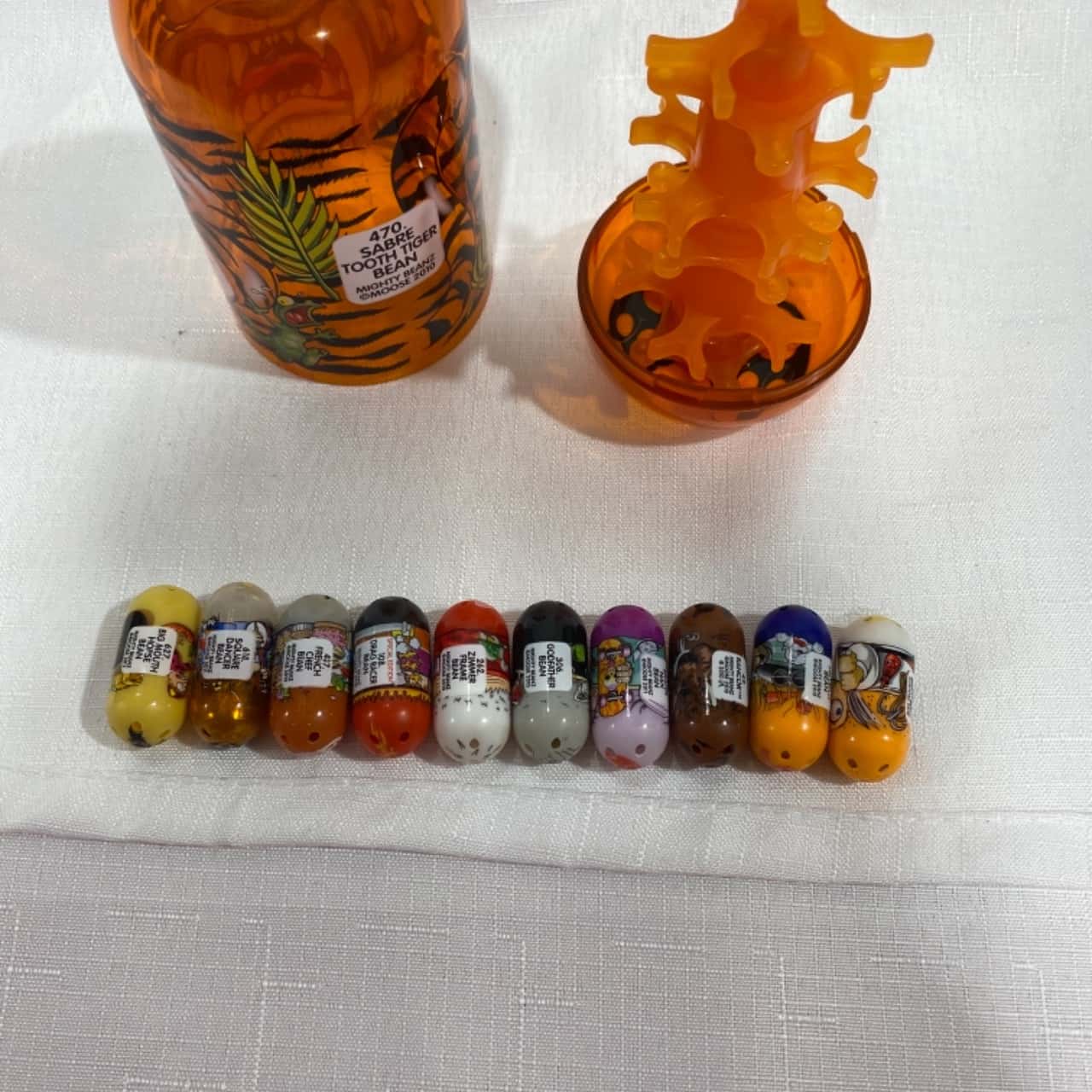 Mighty Beanz Sabre Tooth Tiger container Beanz