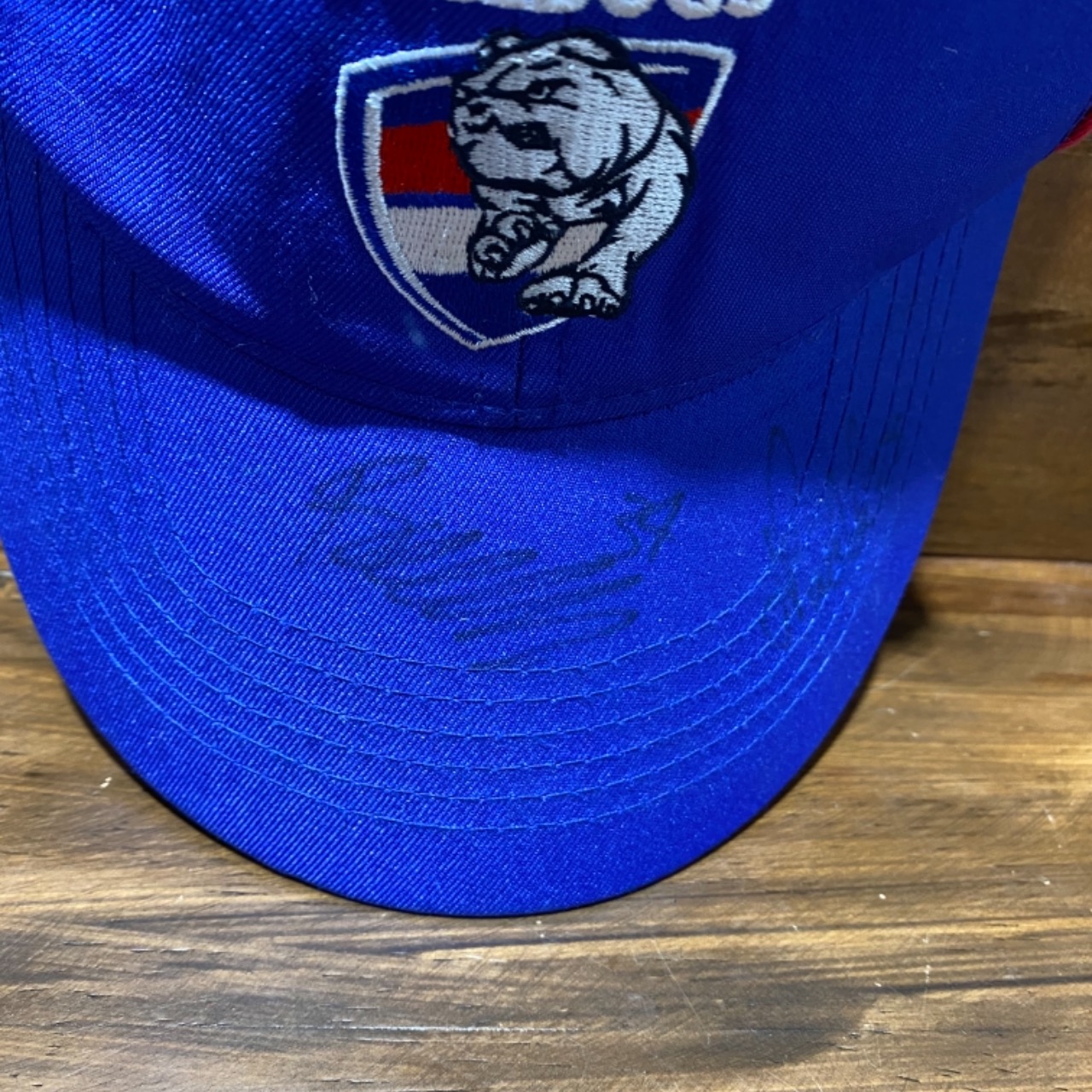 Mens SIGNED WESTERN BULLDOGS AFL CAP(s)