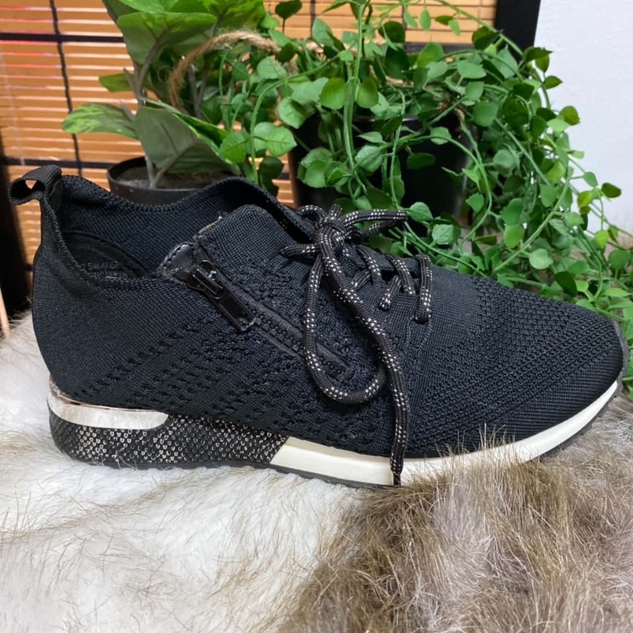 Womens taking shape black runners, size 38, like new(s)