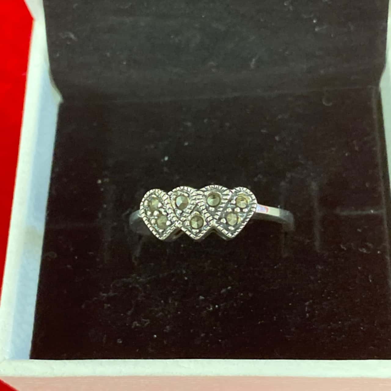 Silver ring with 3 intertwined hearts(s)