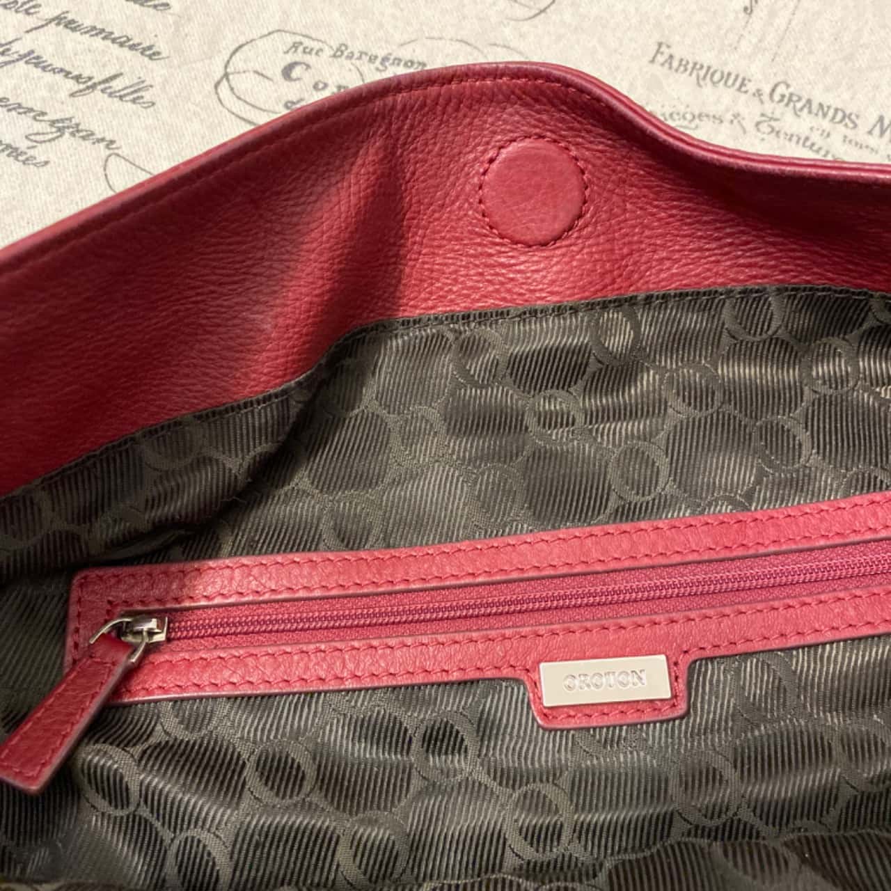 Oroton Womens Hobo Handbag Maroon (s)