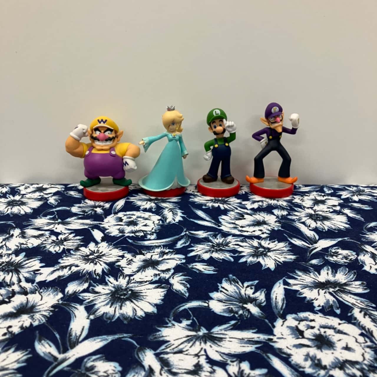 x4 Nintendo Super Mario Amiibo’s
