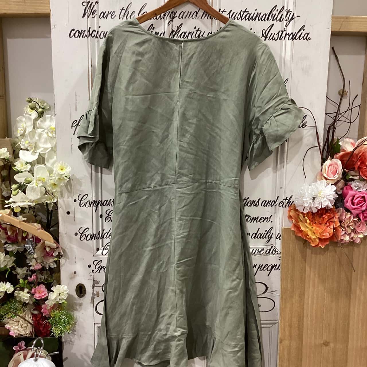 SALE ITEM! Decjuba Brand! AS NEW! RUFFLE HEM SLEEVE WRAP DRESS! Womens ...